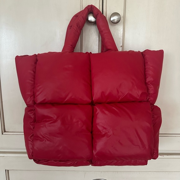 Bags | Red Puffer Bag With Snap And Zipper Closure Black Lining Brand ...